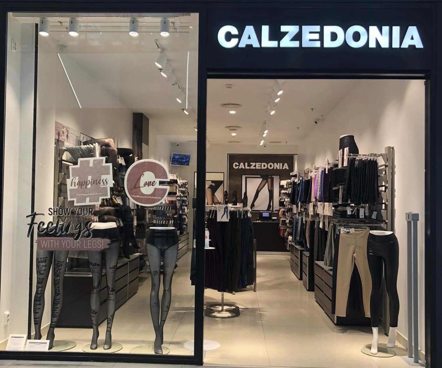 Tights and swimwear shop in Ut 27-47 Budapest at Nagytetenyi ut 37-43 ...