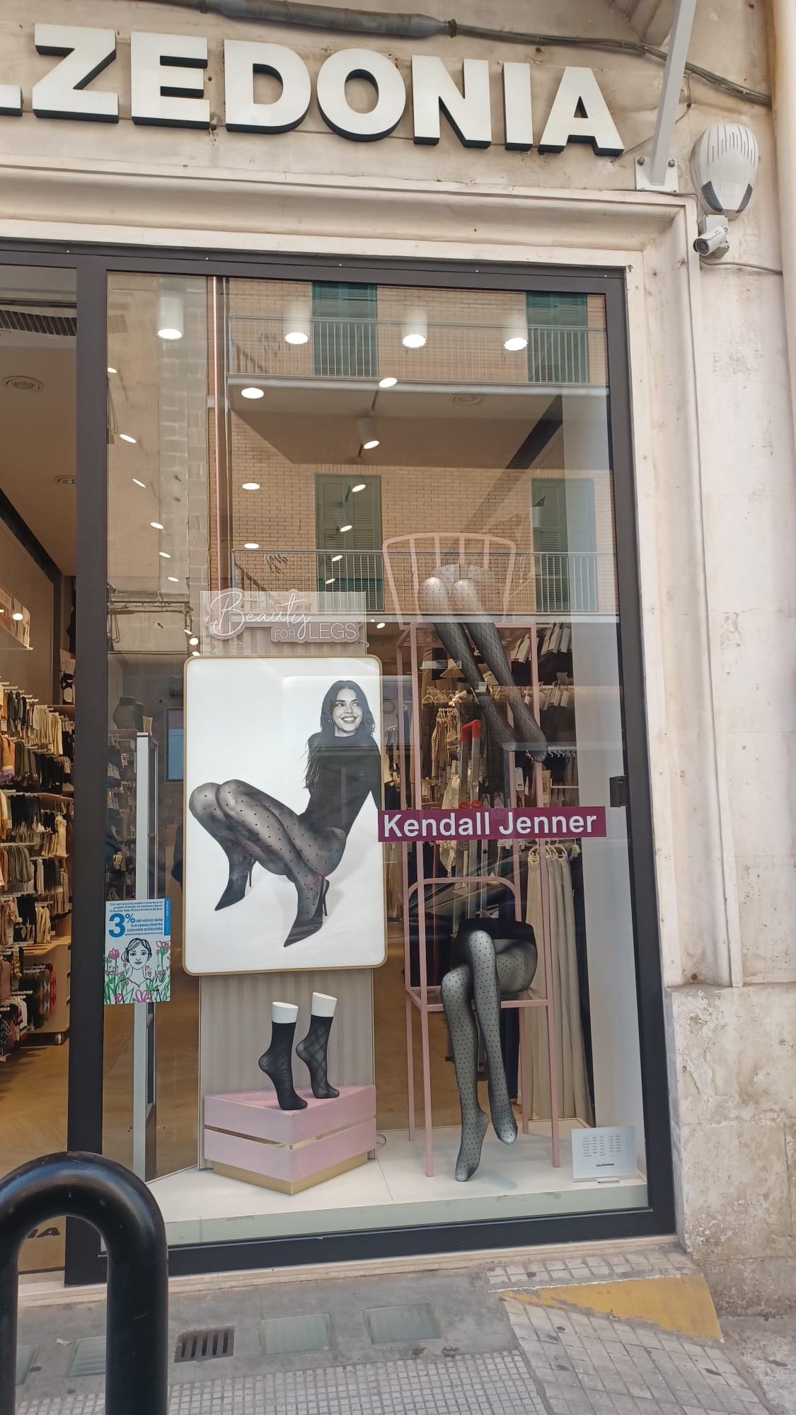 Hosiery and swimsuits store in Ostuni at Viale Pola 64 | Calzedonia