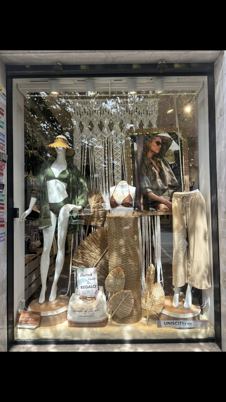 Tights and swimwear shop in ROMA at VIA APPIA N. 383/385 | Calzedonia