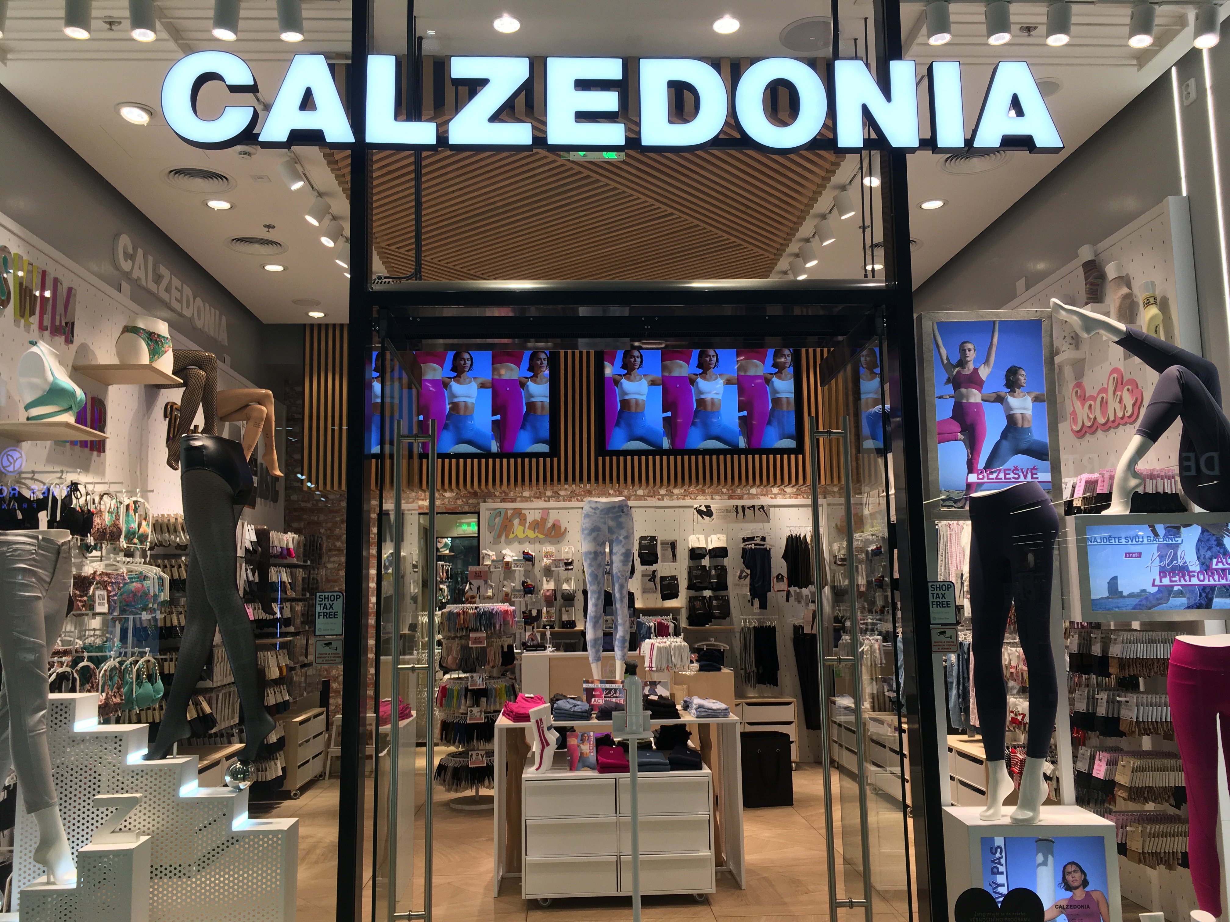 Tights and swimwear shop in Prague at Spalena 1 | Calzedonia
