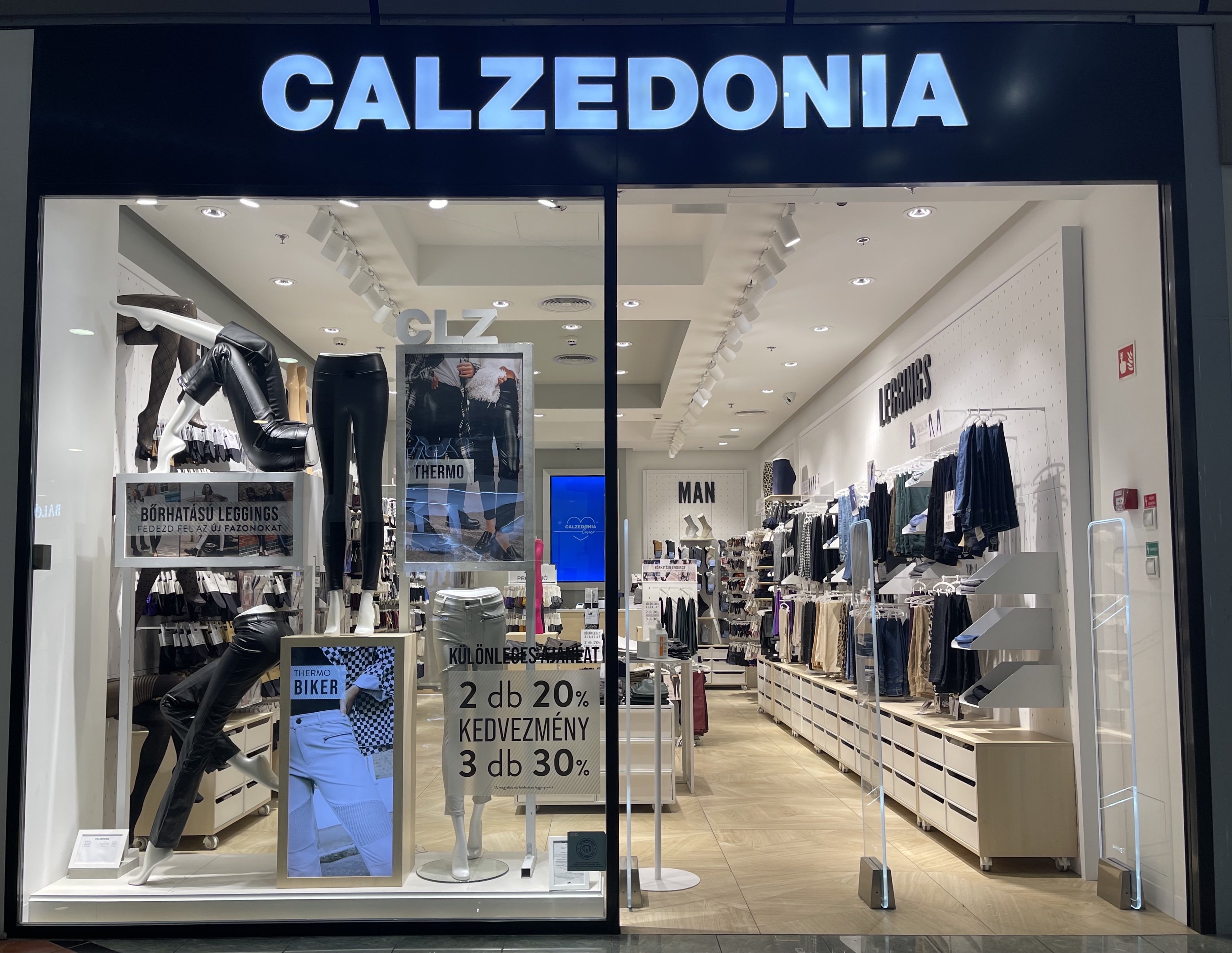 Tights and swimwear shop in Budapest at Váci út 178. | Calzedonia